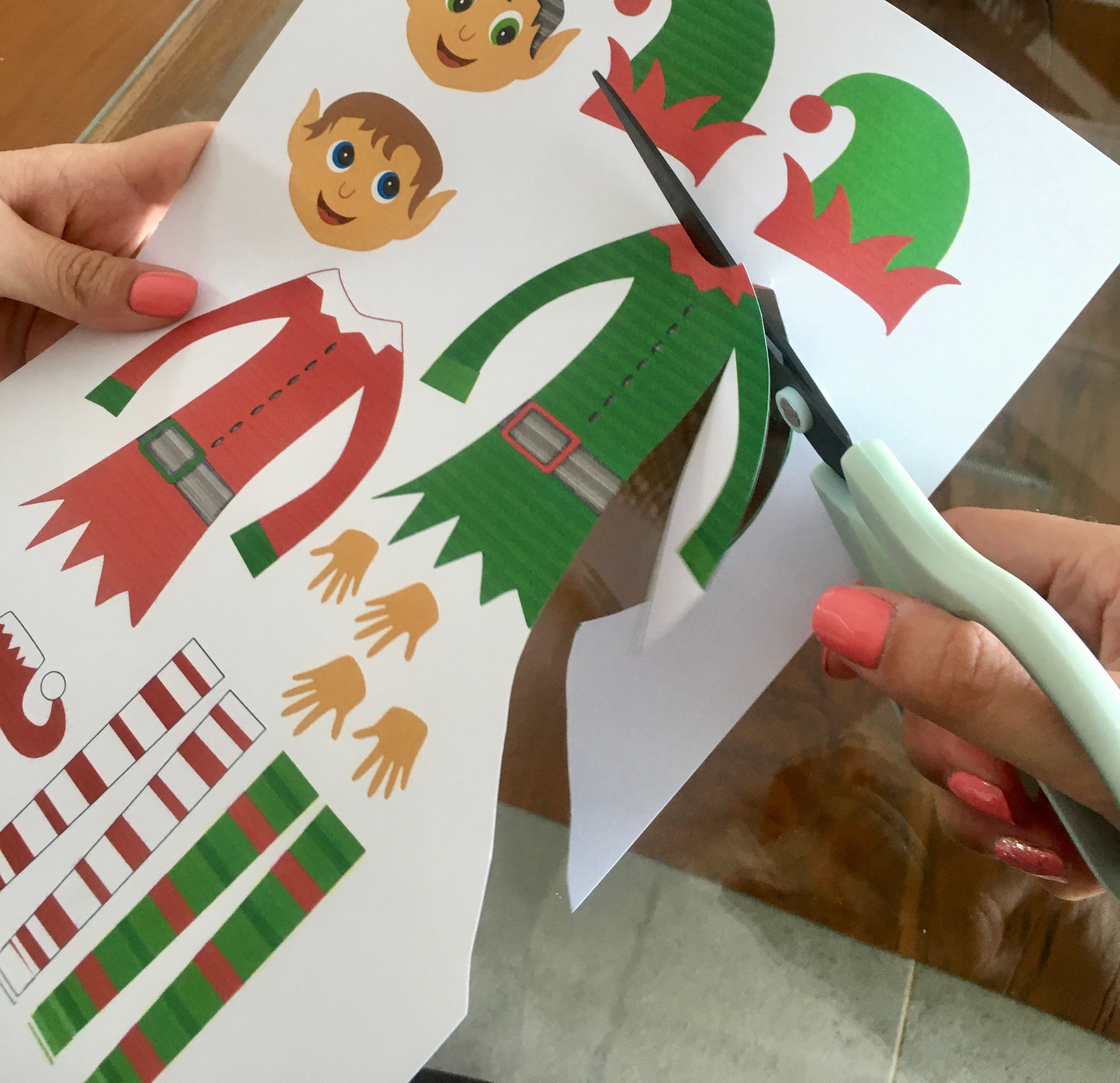 Christmas Elves Free Printable – DRKCrafts